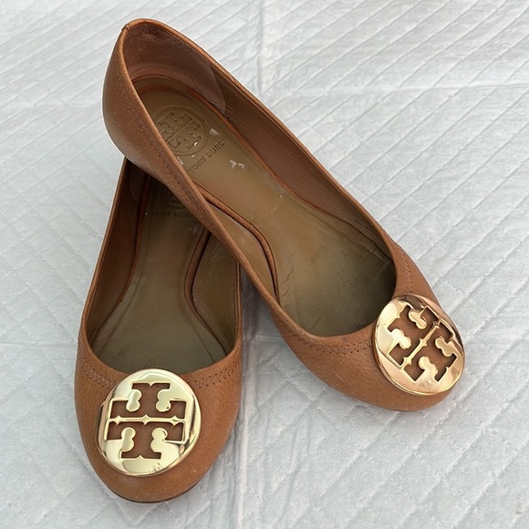Tory Burch | Shoes | Tori Burch Honey Brown Leather Ballerina Flats Gold Tone Emblem Sz 5 2 ...